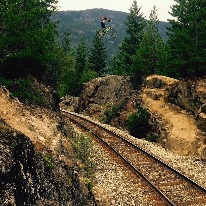 Freight train gap. - Photo par Jeremie Aziz Sevrain